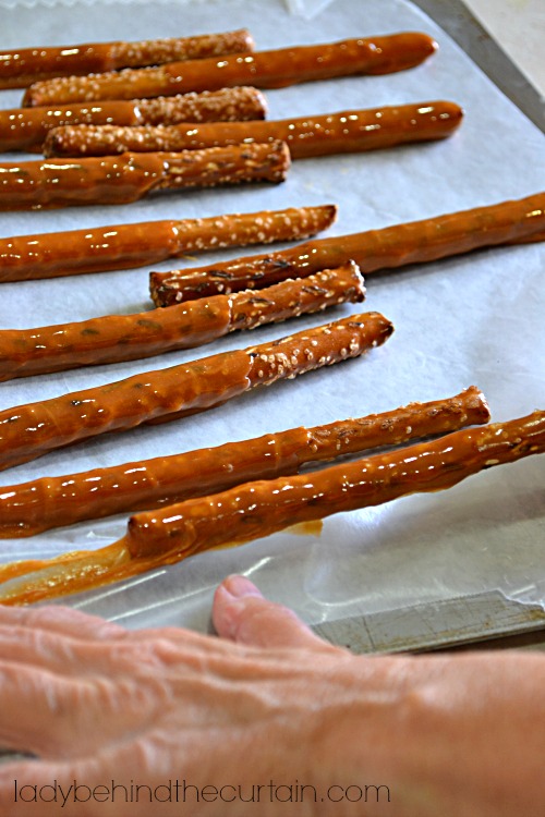 How to Decorate Pretzels