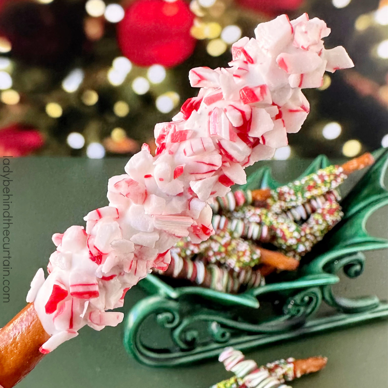 Mini Holiday Pretzel Dippers: The Perfect Bite-Sized Christmas Dessert ...