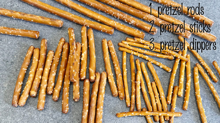 Mini Holiday Pretzel Dippers: The Perfect Bite-Sized Christmas Dessert ...