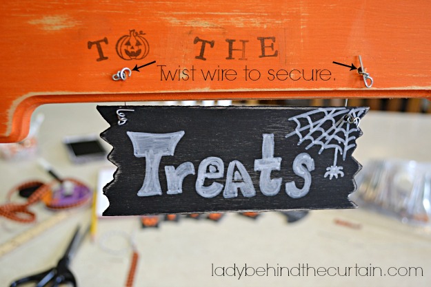 Witch Way To The Treats Halloween Sign