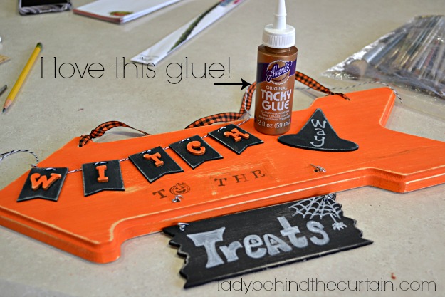 Witch Way To The Treats Halloween Sign