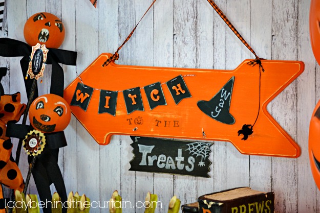 Witch Way To The Treats Halloween Sign