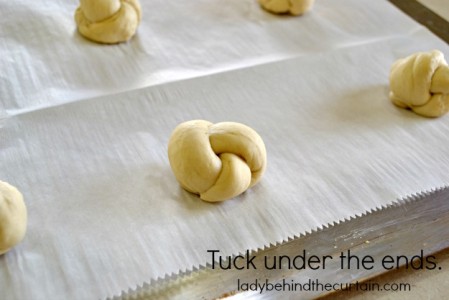 Dazzling Knot Shaped Dinner Rolls