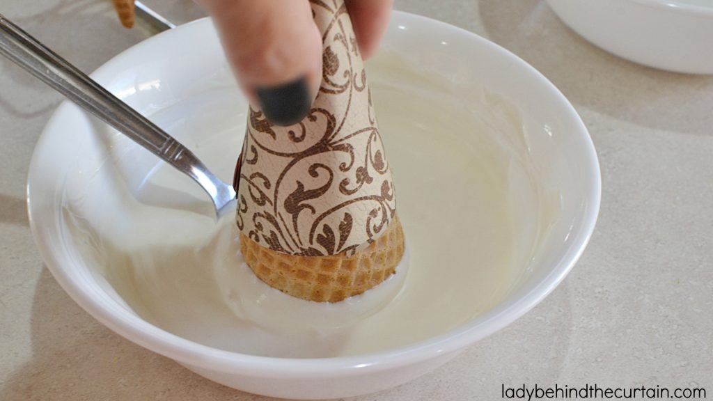 Apple Pie Cheesecake Filled Cones