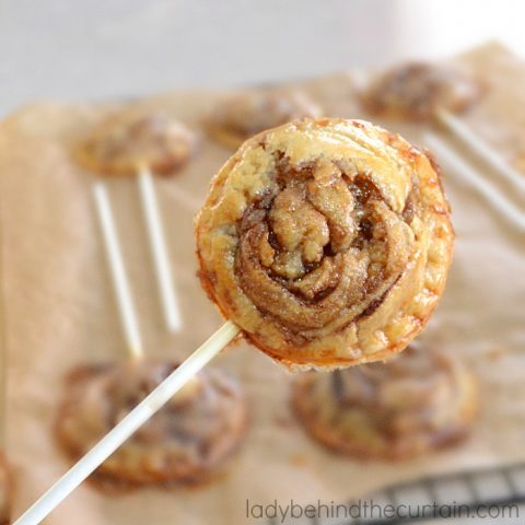 Cinnamon Roll Apple Pie Pops