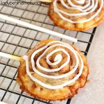 Cinnamon Roll Apple Pie Pops