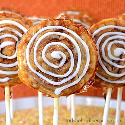 Cinnamon Roll Apple Pie Pops