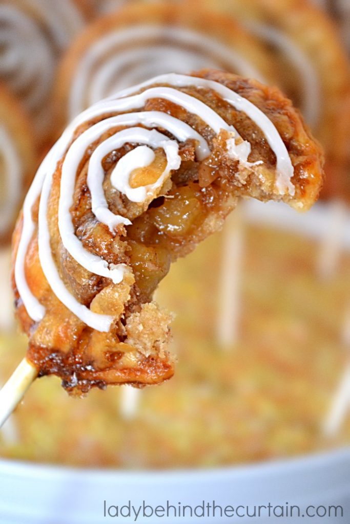 Cinnamon Roll Apple Pie Pops