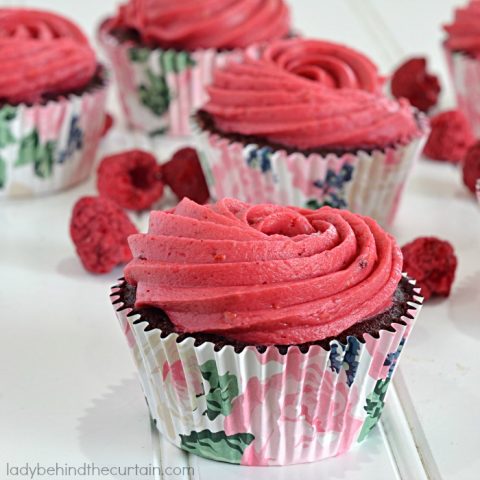 Tart Raspberry Cream Cheese Frosting, freeze dried raspberries