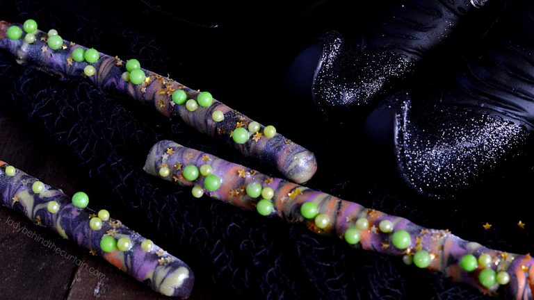 Hocus Pocus Halloween Decorated Pretzels + Video