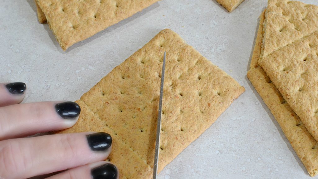 How to Make and Decorate a Mini Graham Cracker House Cake Topper