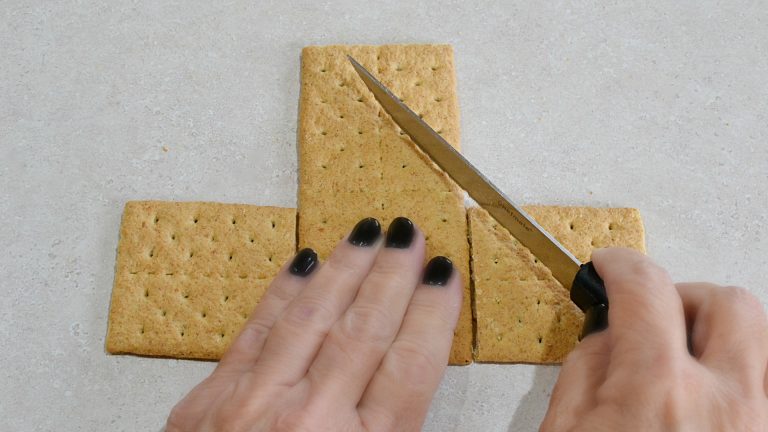 How to Make and Decorate a Mini Graham Cracker House Cake Topper