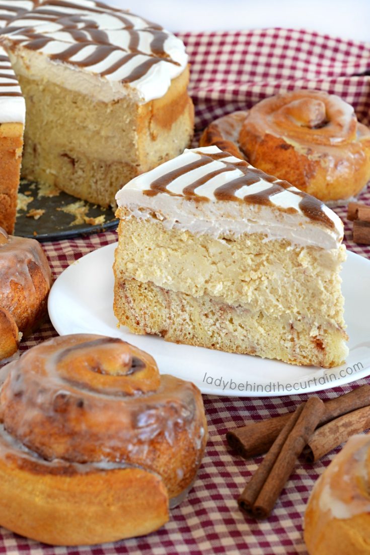 Cinnamon Roll Cheesecake
