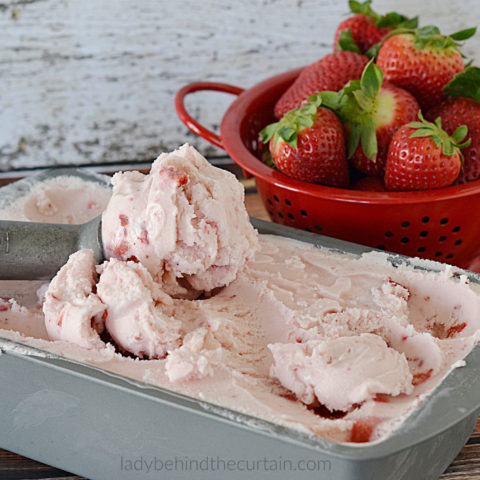 Homemade Fresh Strawberry Ice Cream