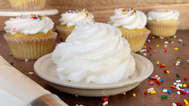Copycat Classic Bakery White Frosting Recipe