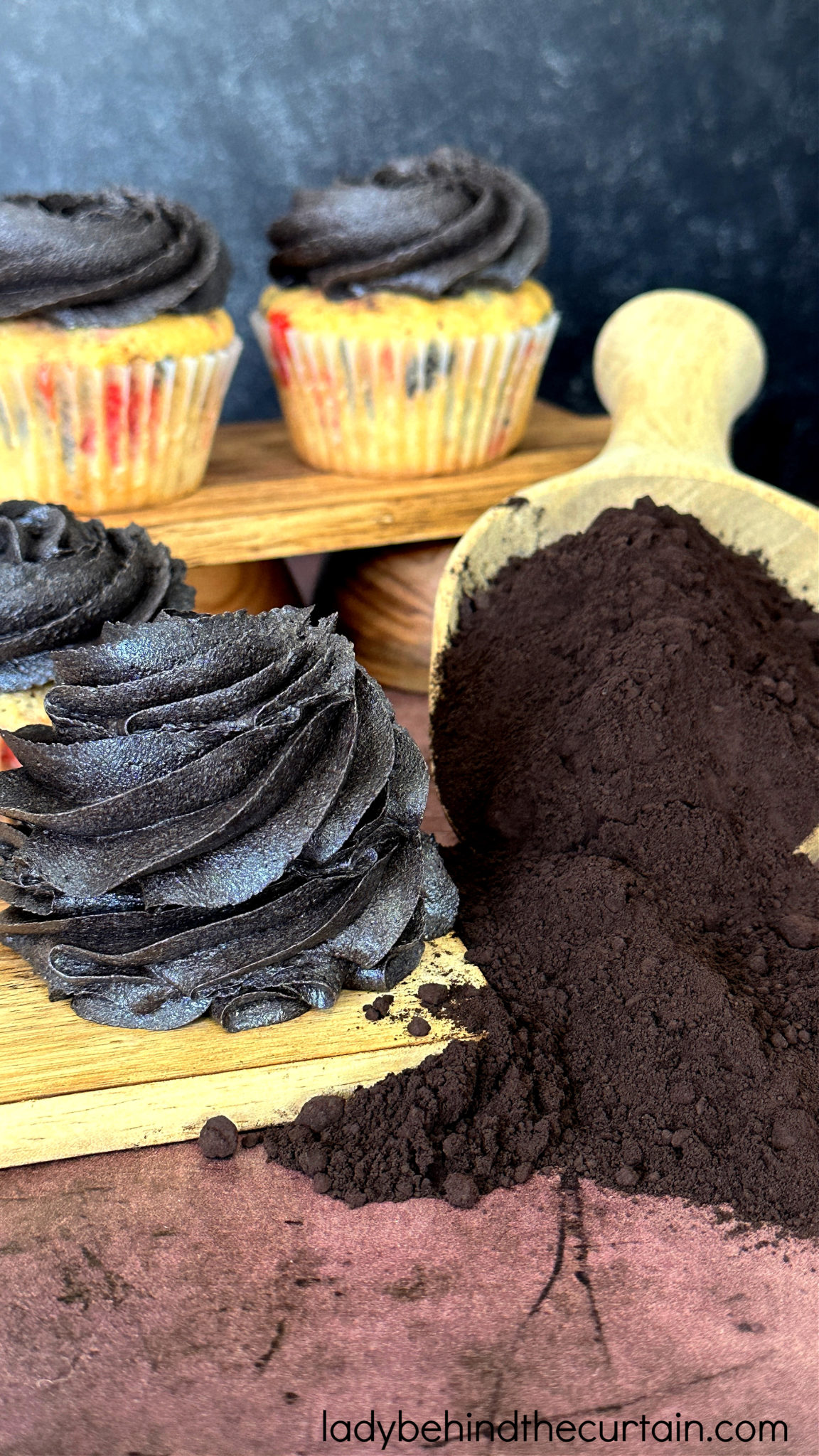 How to Make Black Frosting Without Food Coloring