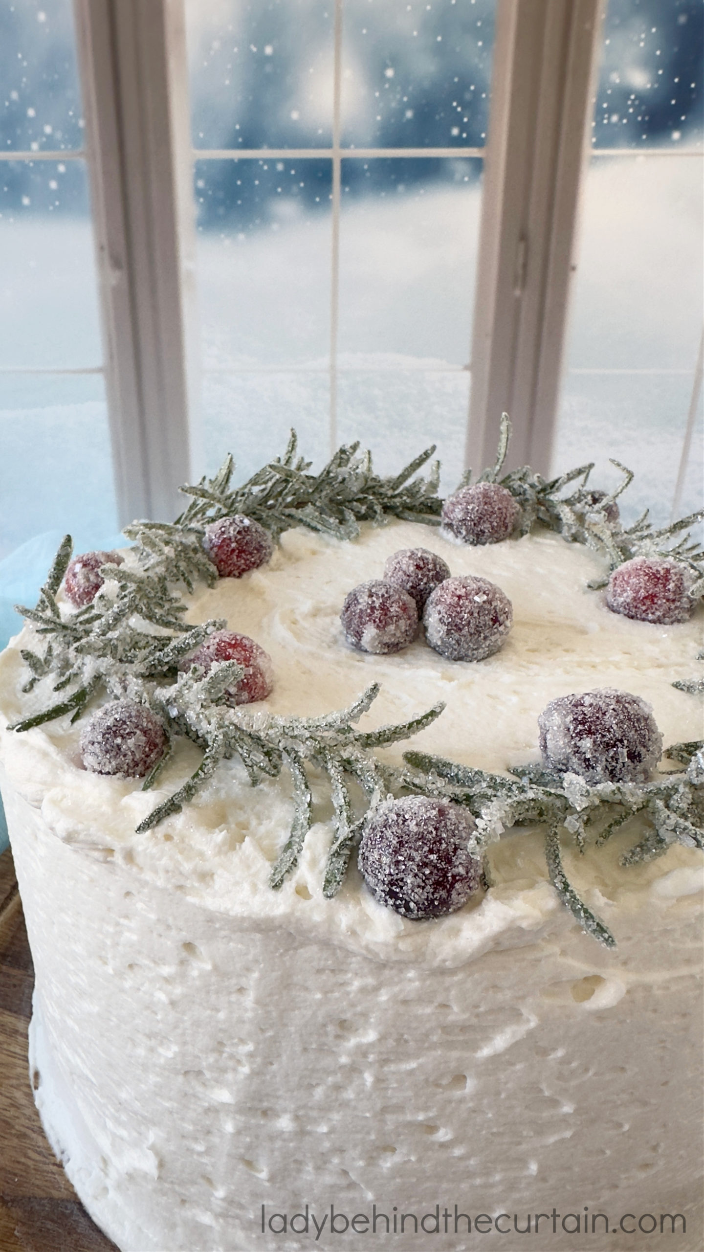 Three Easy to Make Edible Holiday Cake Decorations