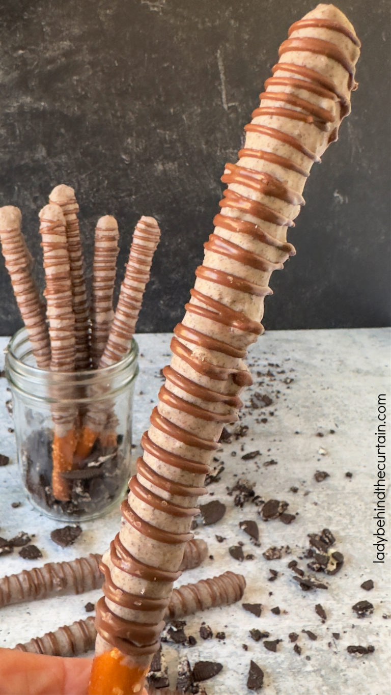 Homemade Cookies and Cream Pretzel Rods