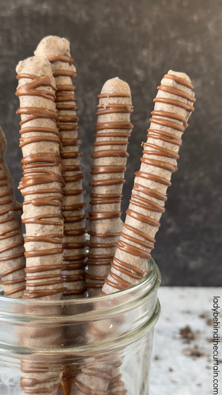 Homemade Cookies and Cream Pretzel Rods