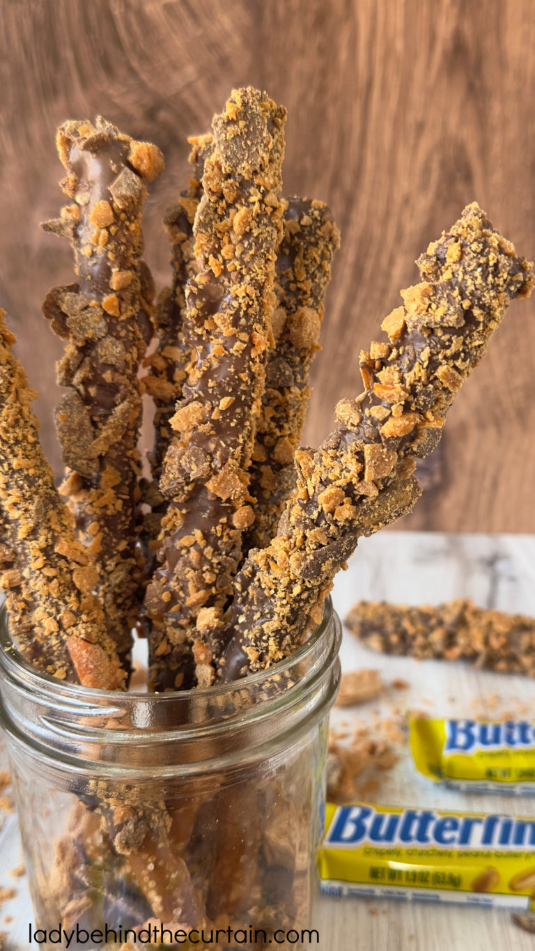 Chocolate-Dipped Pretzel Rods with Crushed Butterfingers (Perfect for ...